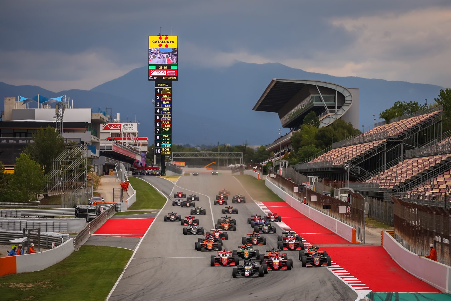 Tim Tramnitz secures his first victory in Race 1 at Barcelona - Formula ...